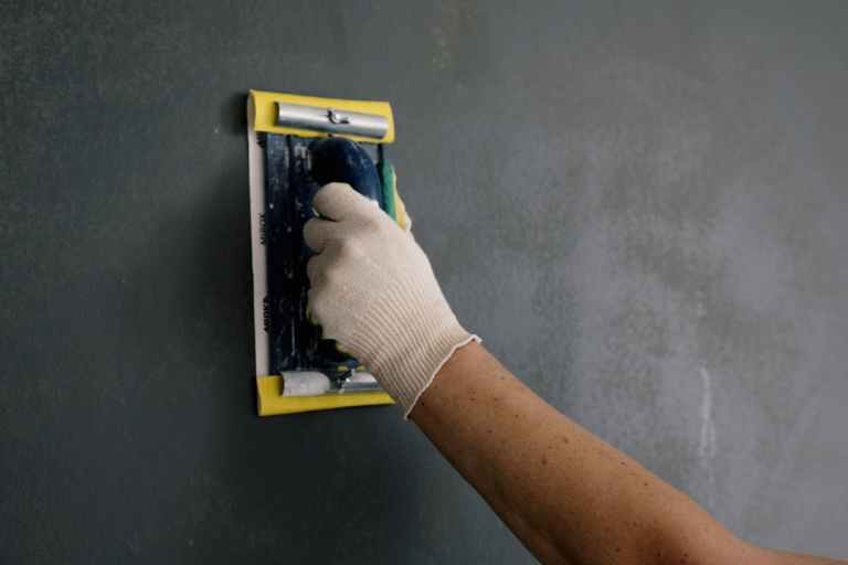 10 Alatan yang penting semasa mengecat
